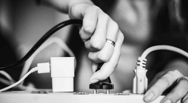 Difference Between 220 and 240 volt Outlet [Guide 2026]
